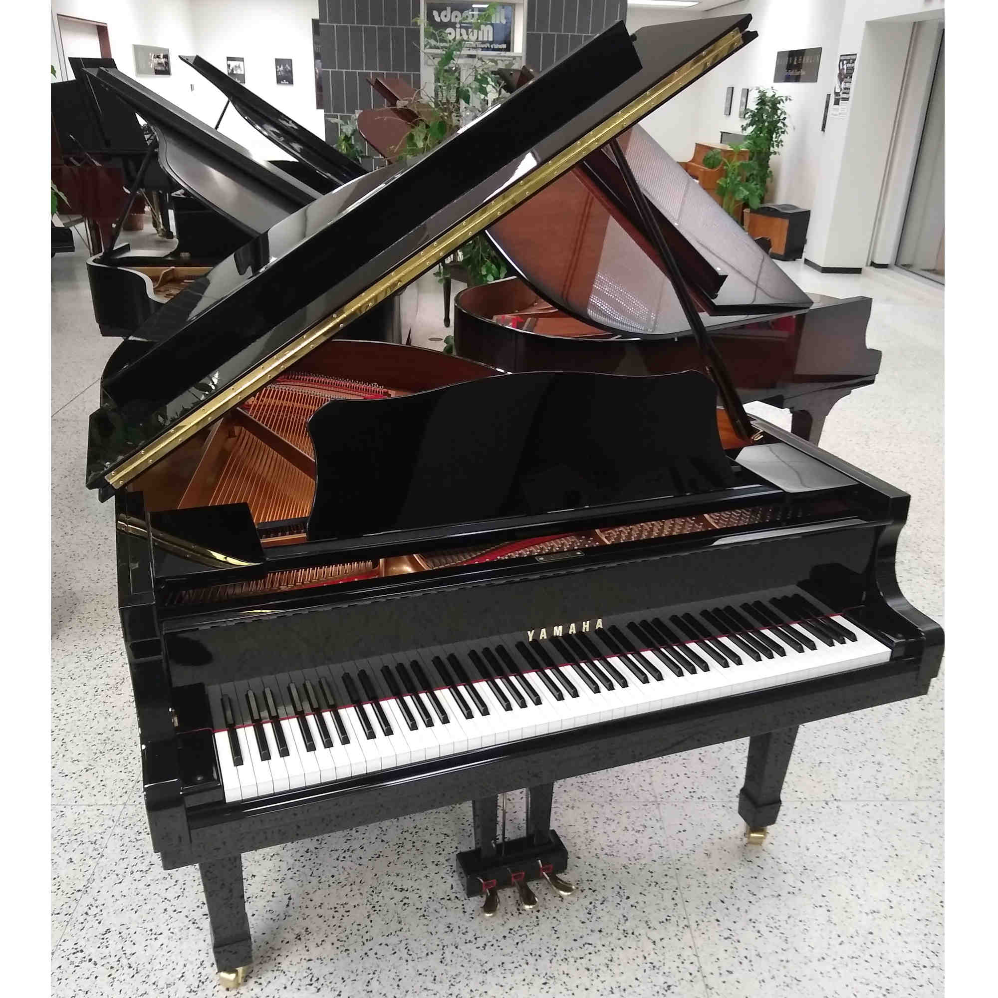 Yamaha C2 Grand Piano 5'8 Black Polish - Jim Laabs Music Store