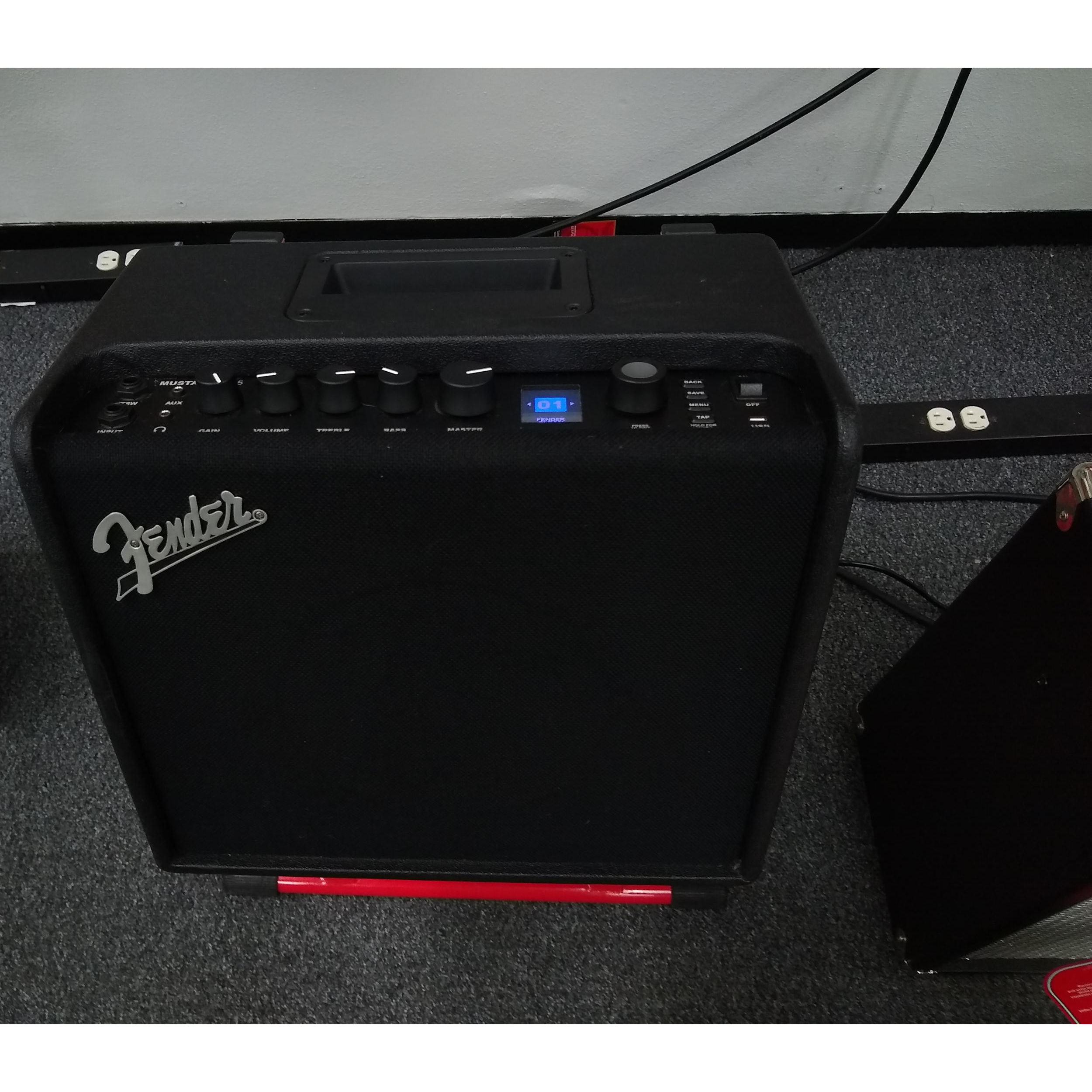 Fender Mustang LT25 Guitar Amplifier - Jim Laabs Music Store