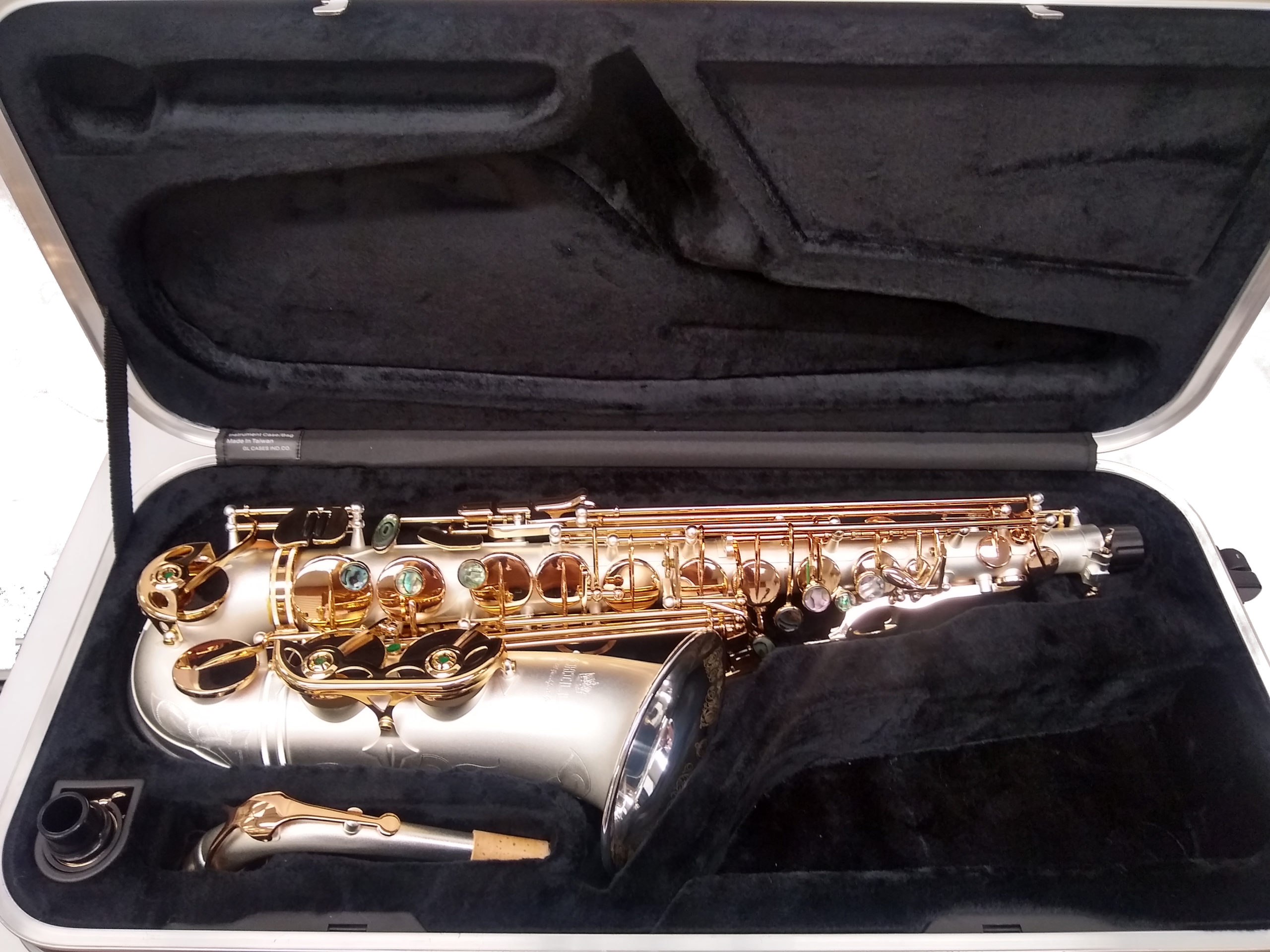 Schiller Elite V Alto Saxophone Satin Silver/Gold Keys Big Bell - Jim ...