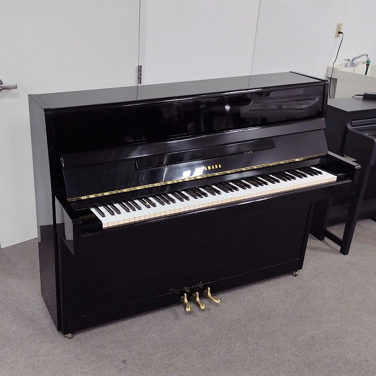Yamaha Professional Upright P2 Black Polish - Jim Laabs Music Store