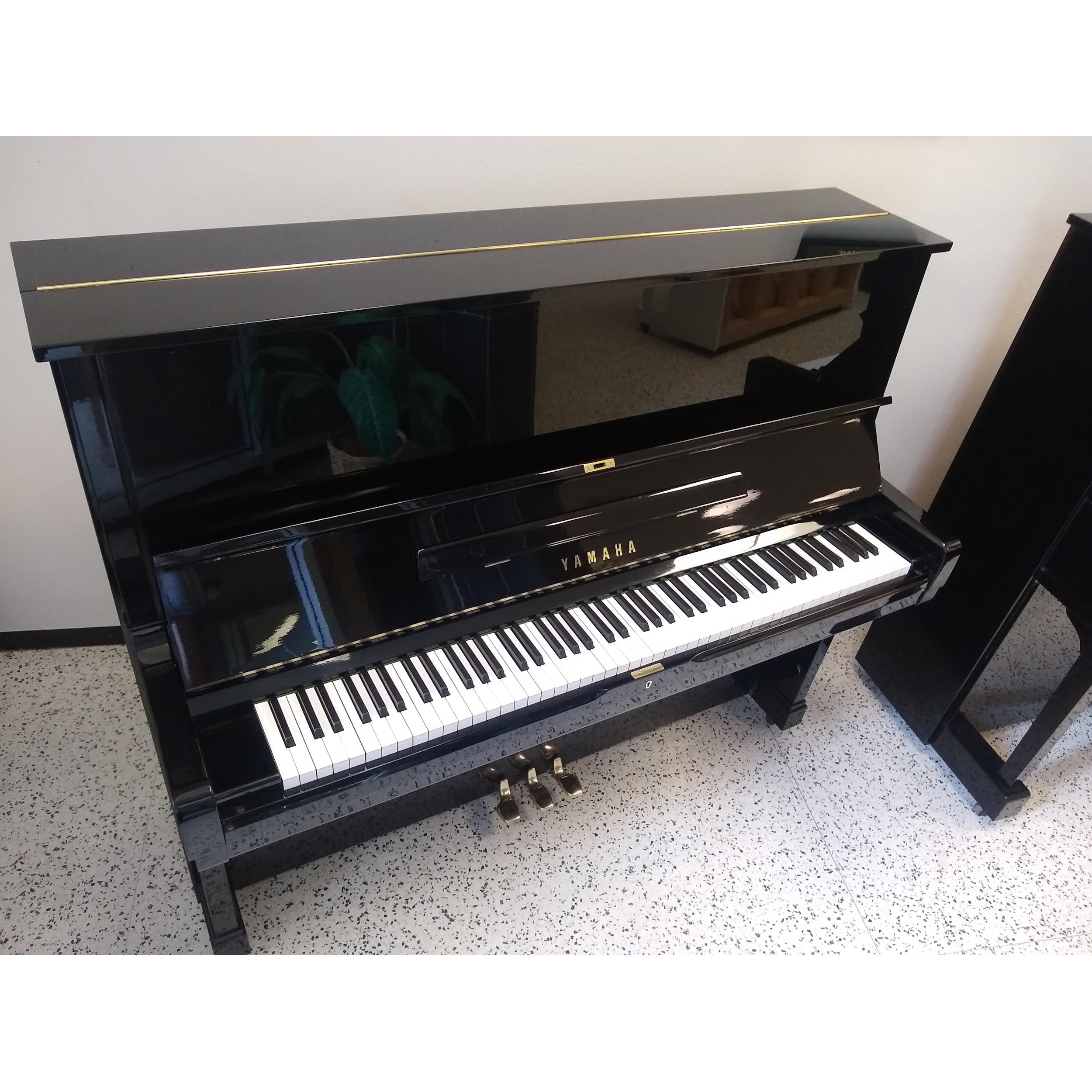 Yamaha U2 Upright Piano - Jim Laabs Music Store