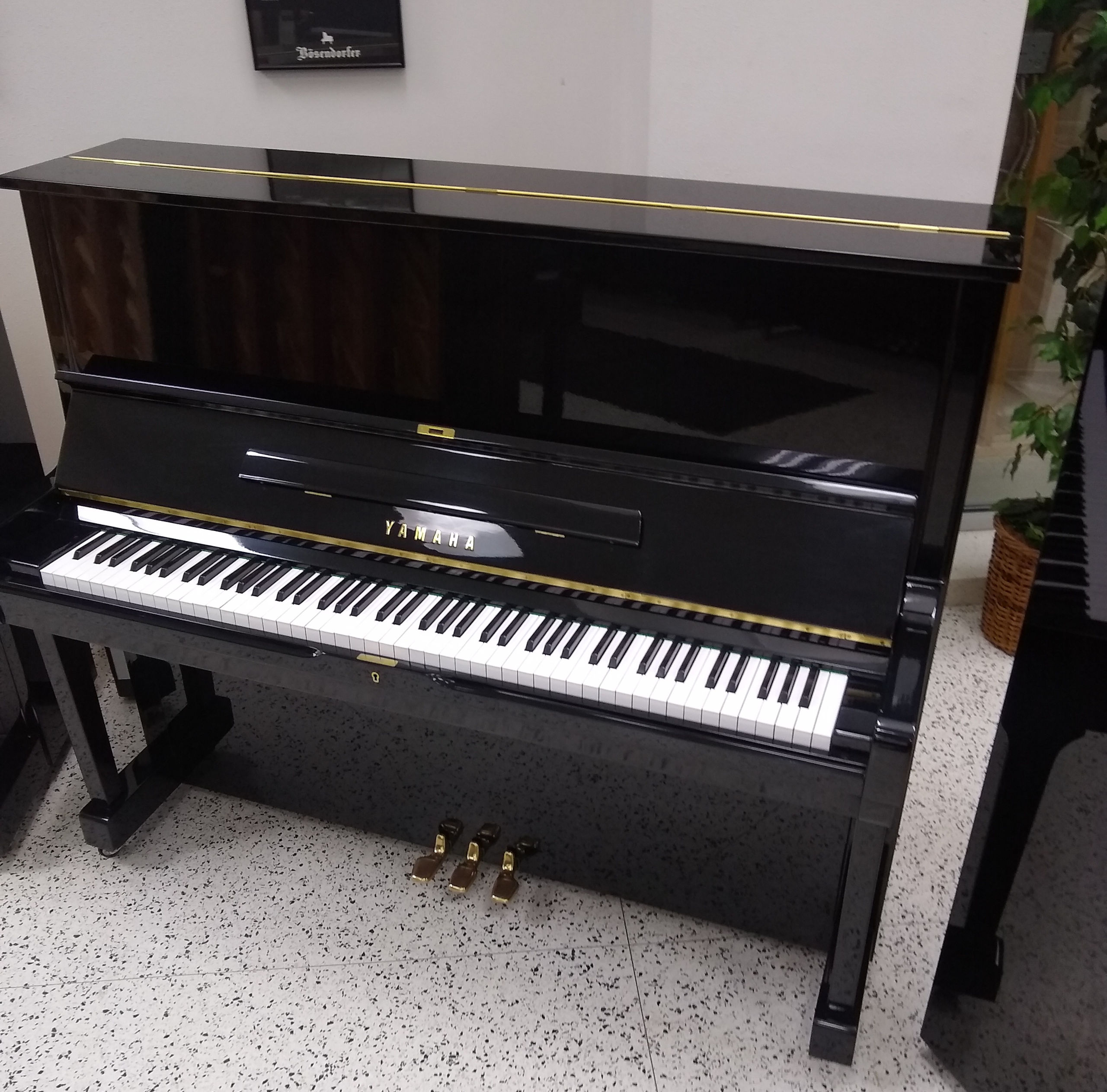 Yamaha U2 Upright Piano - Jim Laabs Music Store